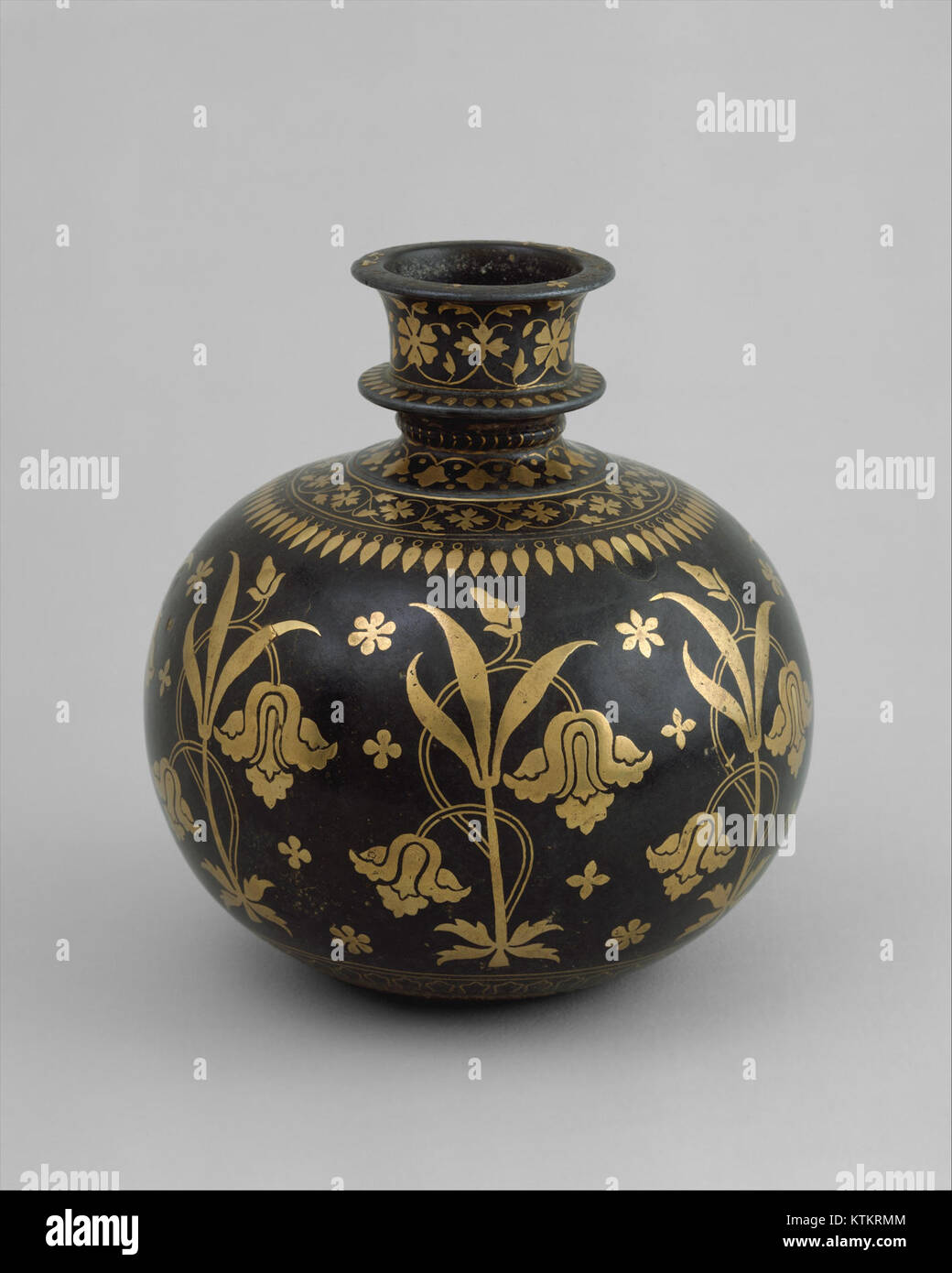 Huqqa pipe hi-res stock photography and images - Alamy