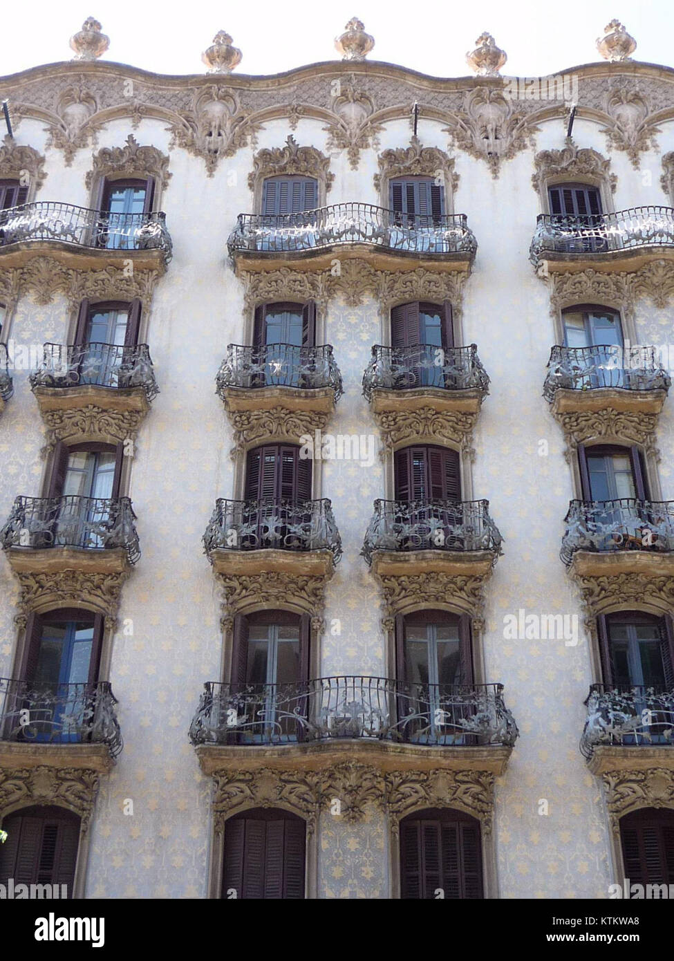 Barcelona Fachadas showcases the facades of buildings in Barcelona ...