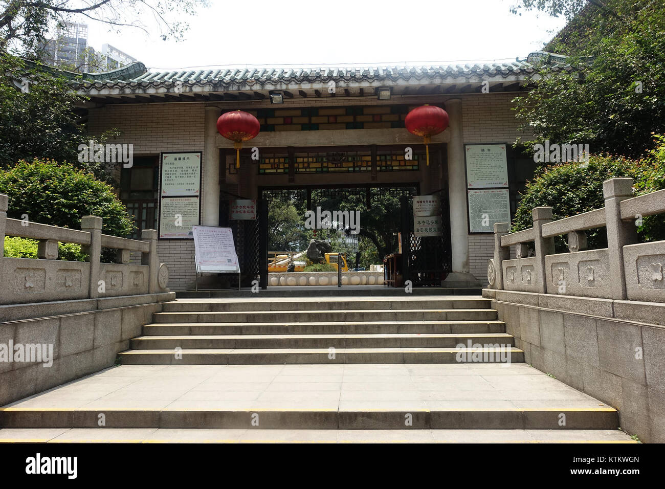 Back gate hi-res stock photography and images - Alamy