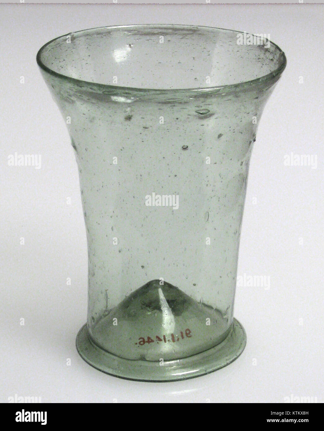 The beaker from the MET collection, cataloged as sf91 1 1446s1, is an ...