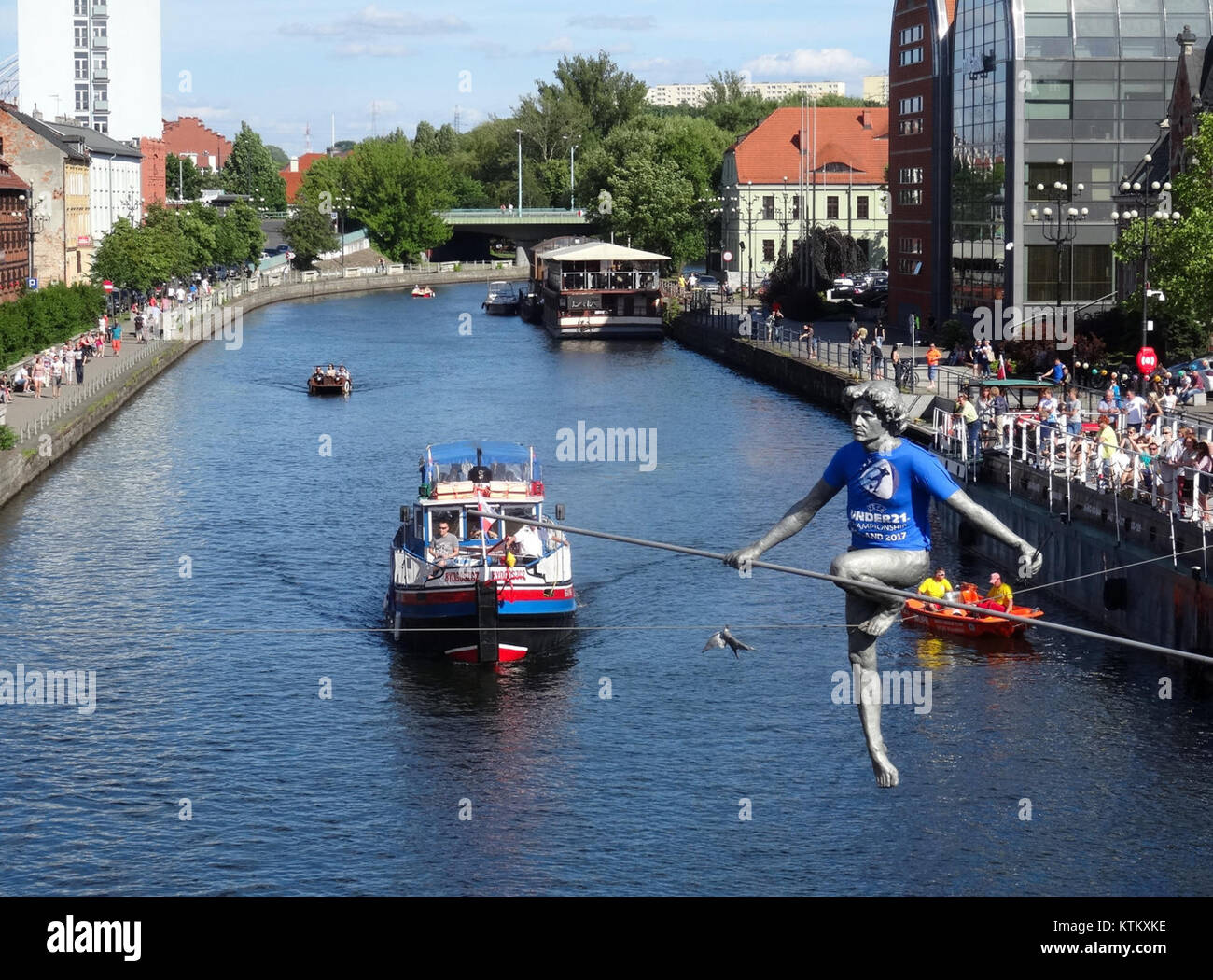 Slackline tricks hi-res stock photography and images - Alamy