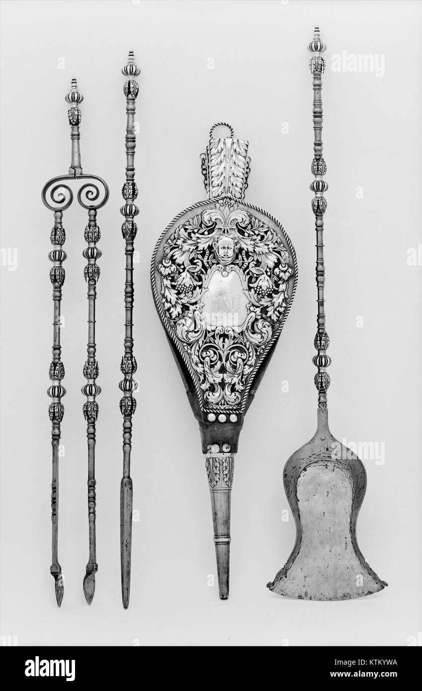 A bellows mechanism from the Metropolitan Museum of Art's collection ...