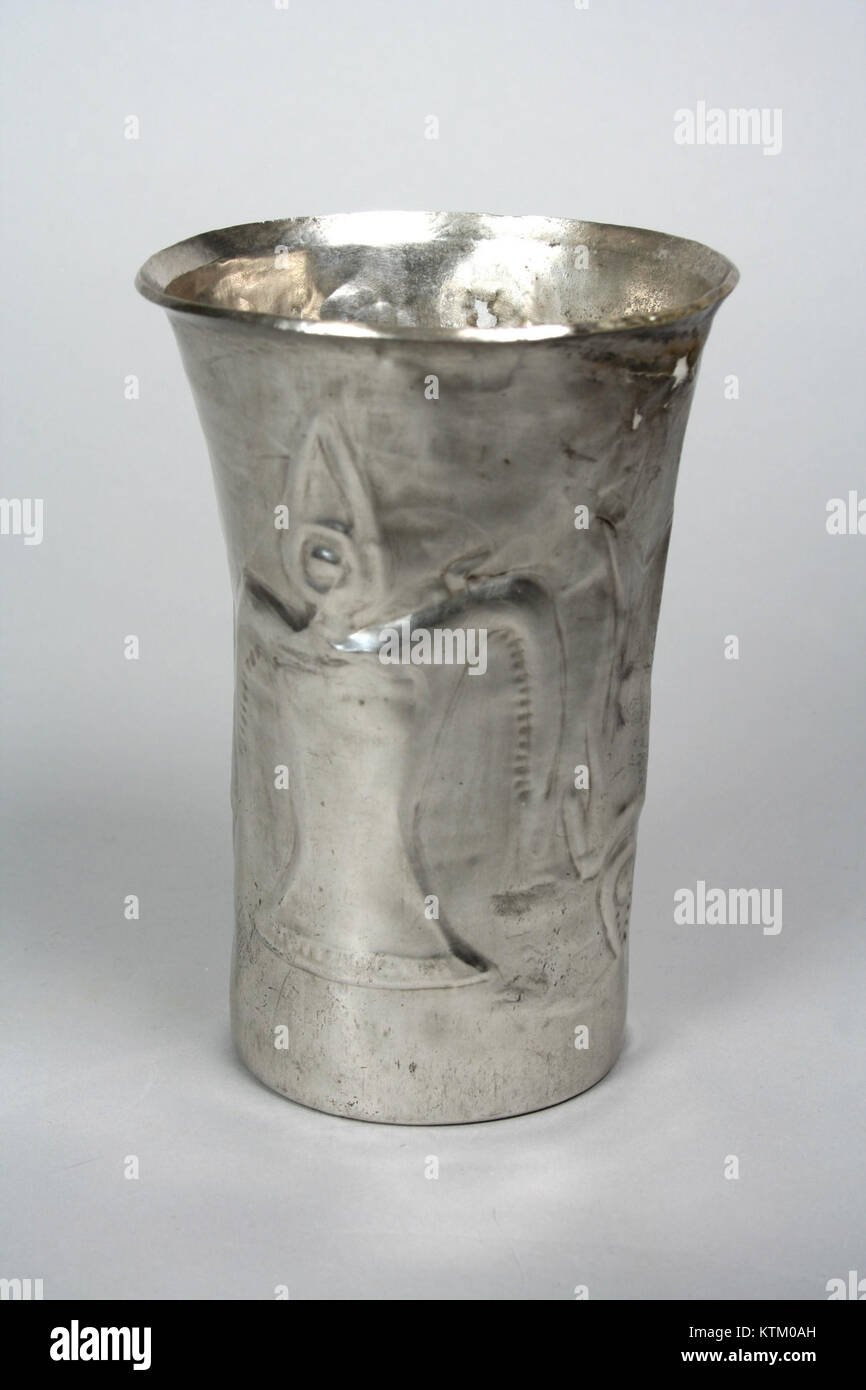A beaker from the MET collection, featuring birds depicted in fine ...