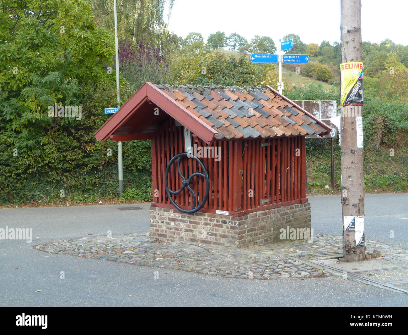 An image of the Zwingelput, a historic well located near the church in ...