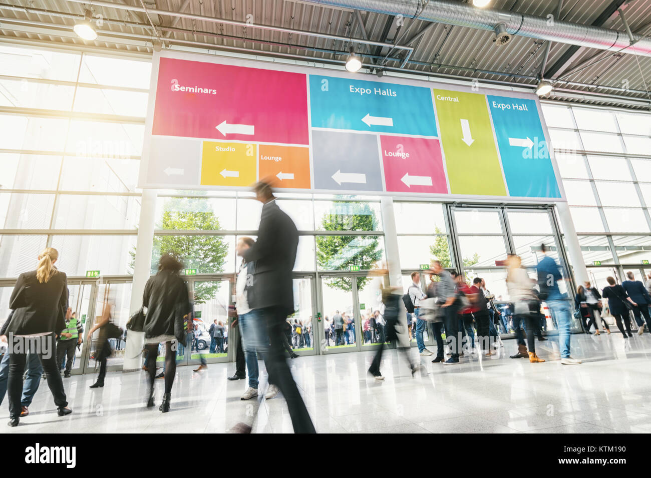 Shopping in a rush hi-res stock photography and images - Alamy