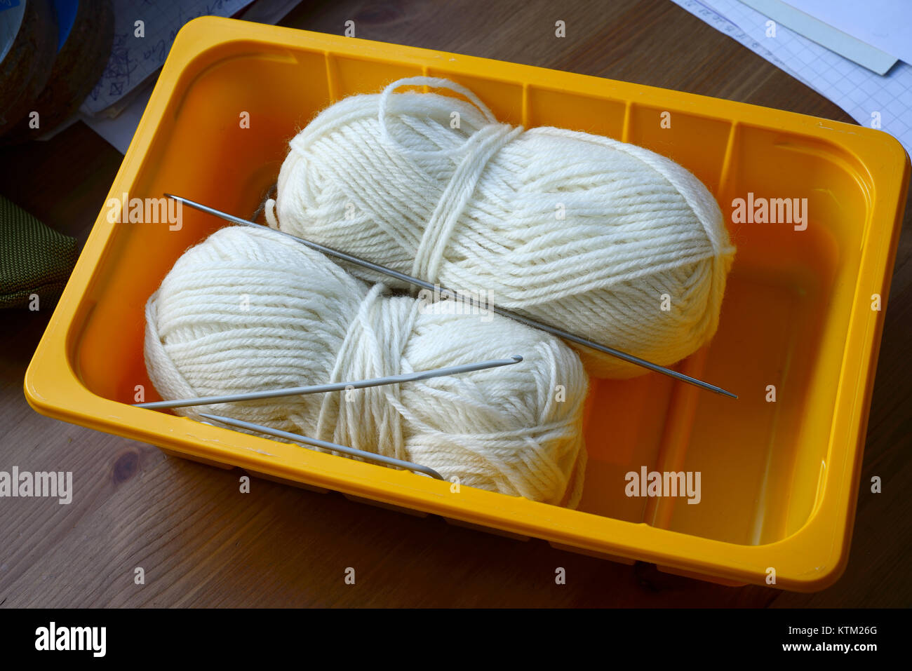 White wool knitting hi-res stock photography and images - Alamy