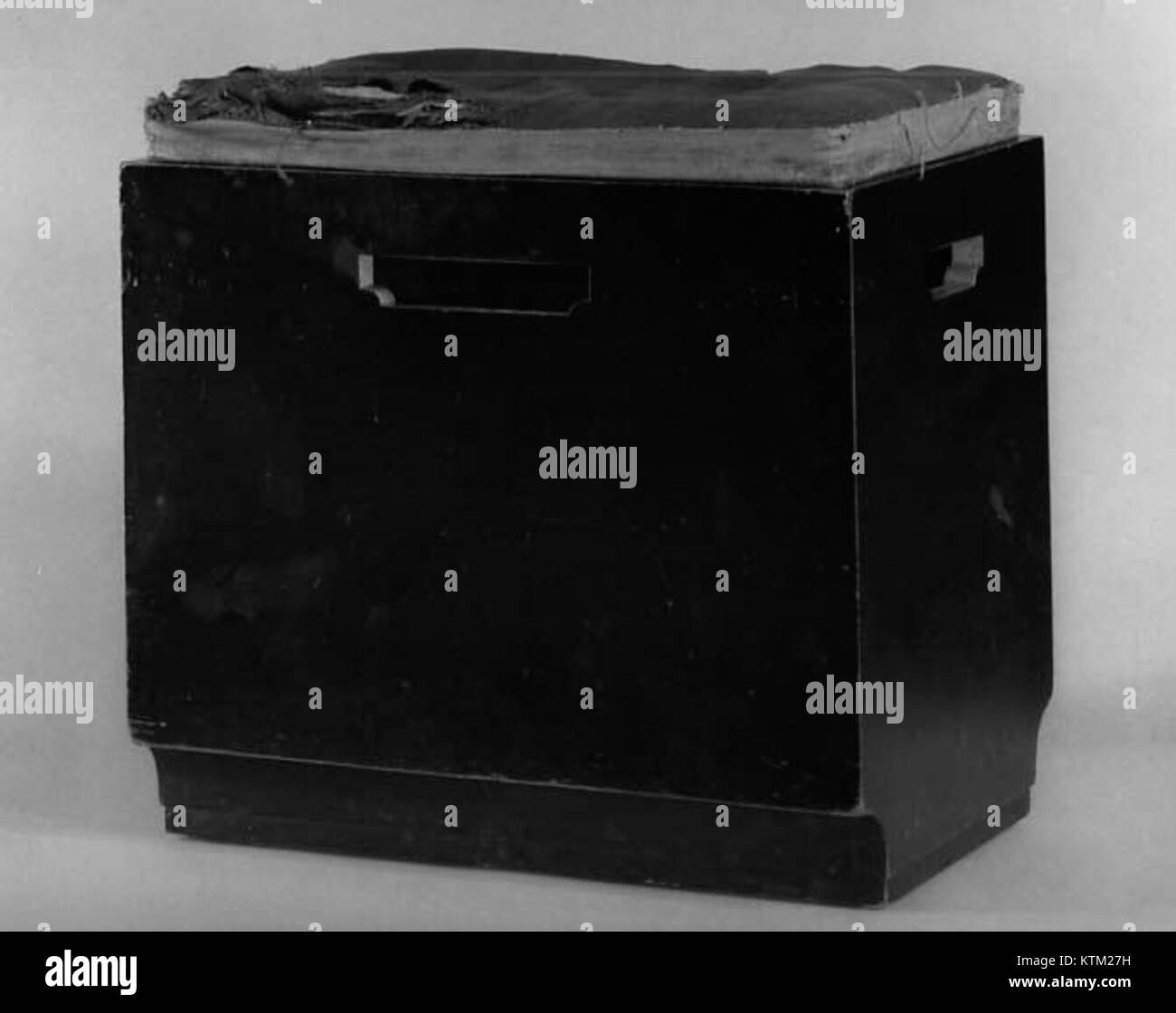 Bench MET sf68.70.14 Stock Photo - Alamy