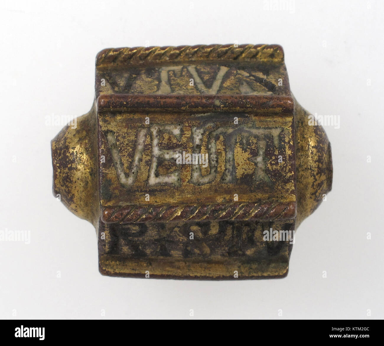 This hexagonal bead from the MET collection, numbered sf17 190 516s5 ...