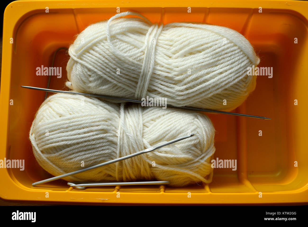 White wool knitting hi-res stock photography and images - Alamy