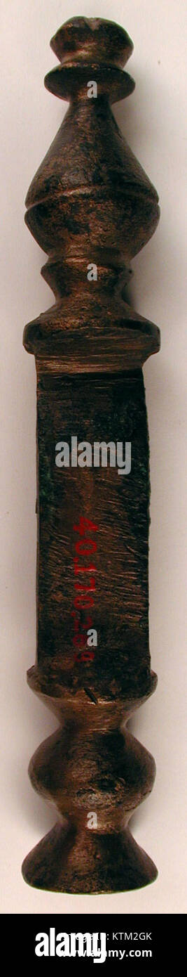 This baluster leg, part of a larger collection at the Metropolitan ...