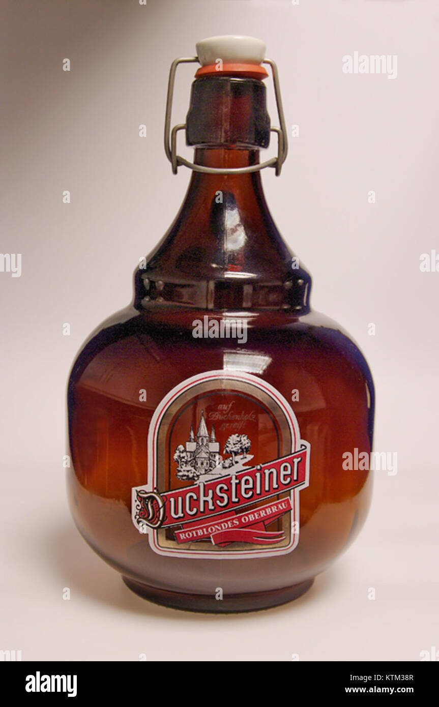 This image depicts the Ducksteiner IGP7257 bottle, a beverage bottle ...