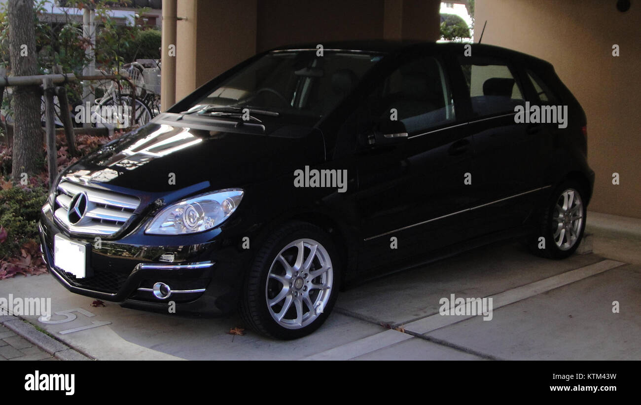 The Benz B180 is a compact luxury car, part of Mercedes-Benzâ€™s lineup ...