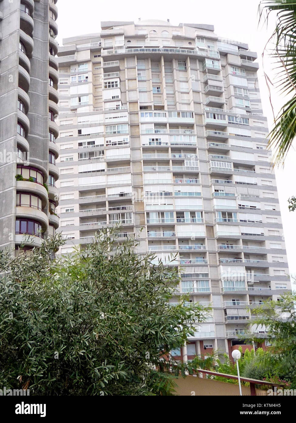 Benidorm Edificio Neptuno 2 is a modern apartment complex located in Benidorm, Spain. Known for ...