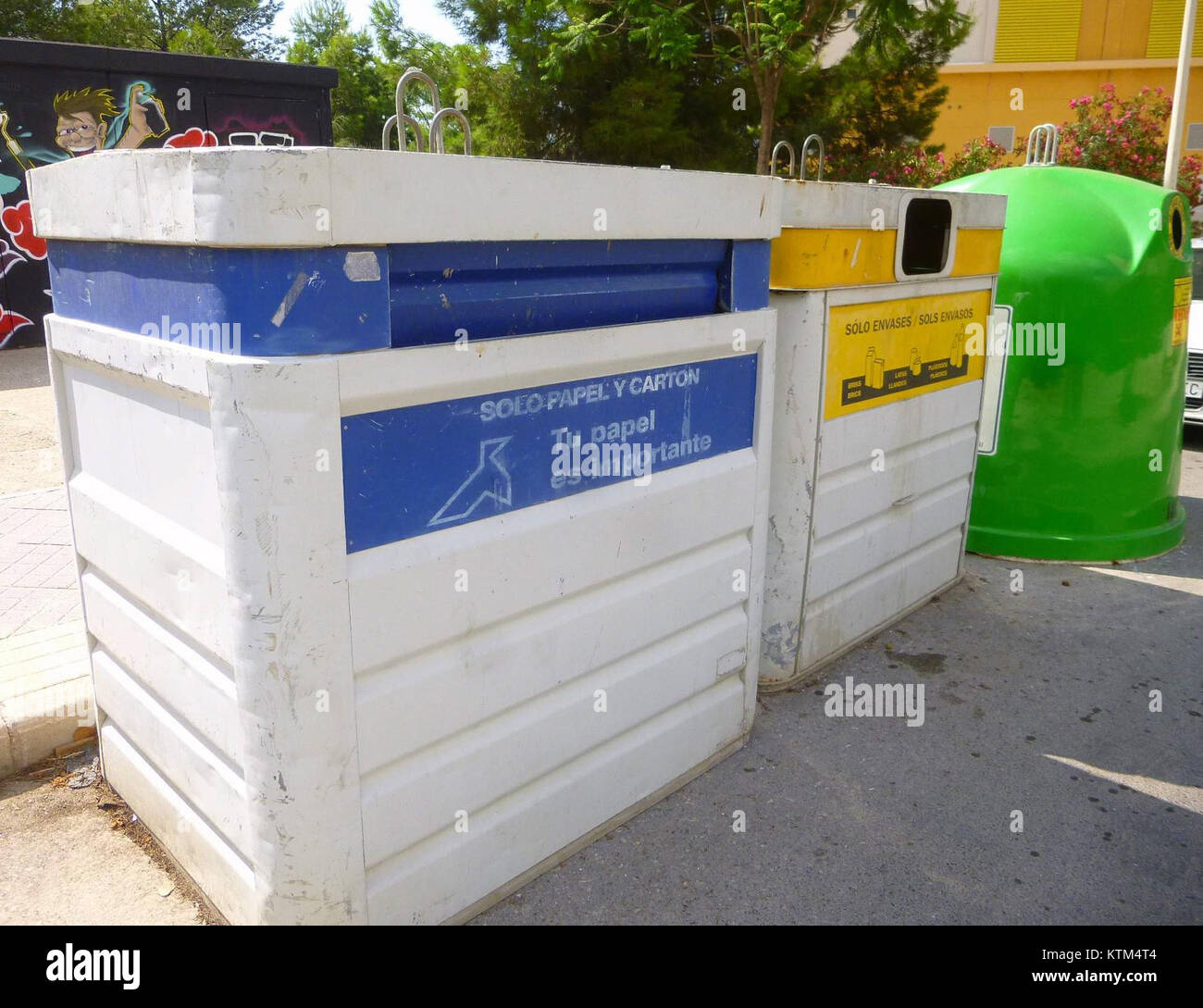 This image captures the urban waste recycling efforts in Benidorm ...