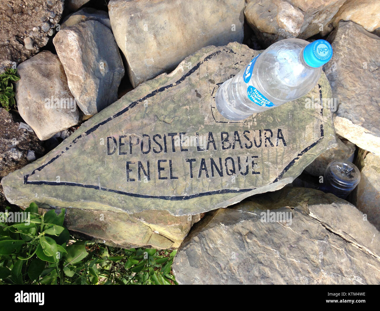 The term 'Aviso Basura' refers to a waste disposal ship, often ...