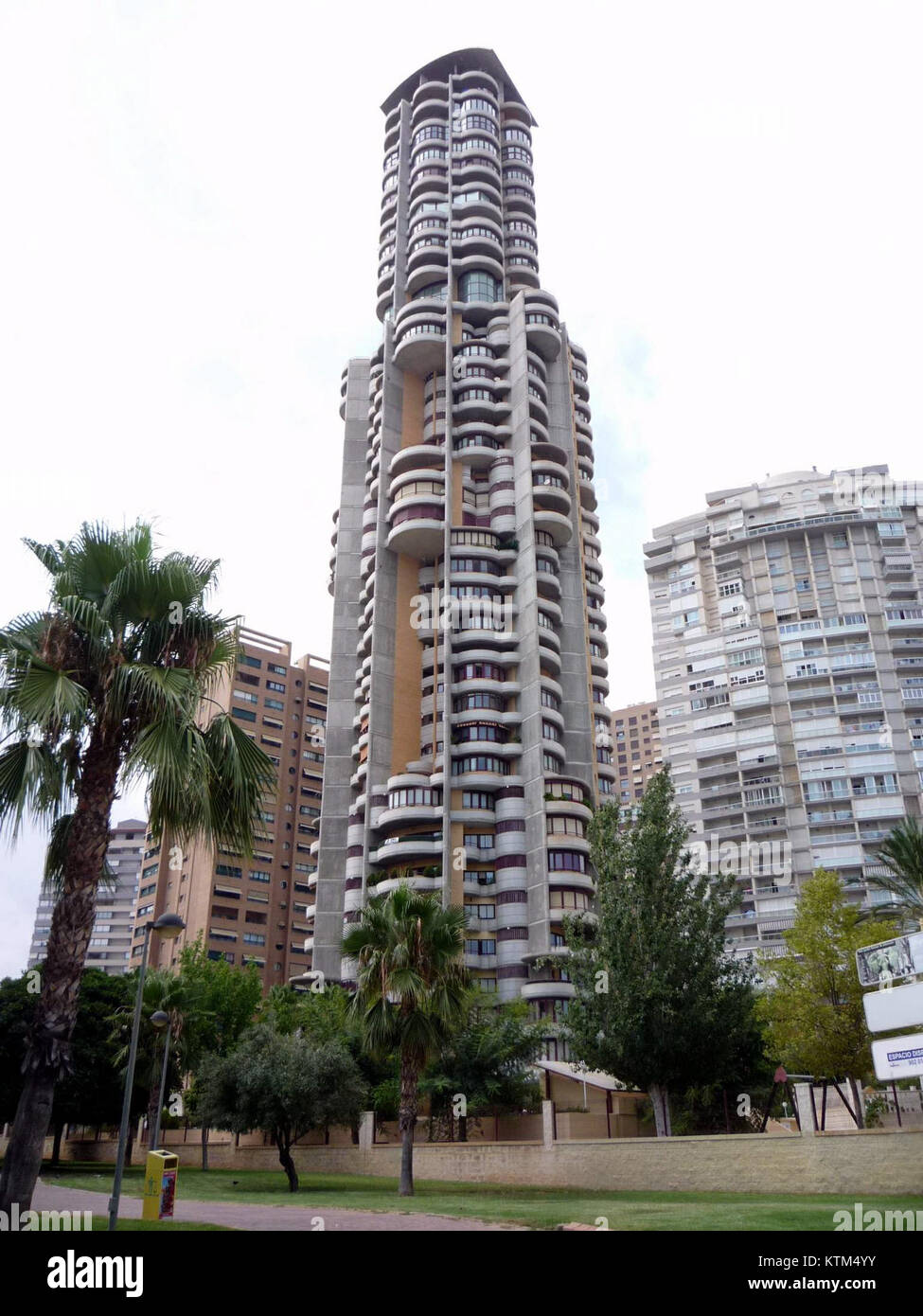 Benidorm's Edificio Neguri Gane is a well-known building in the city ...