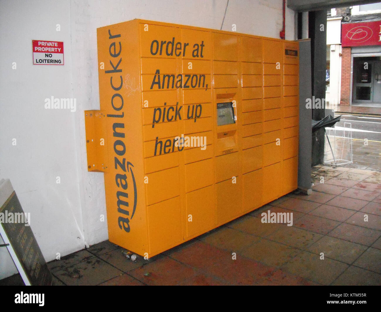 Logistics e commerce lockers hi-res stock photography and images - Alamy