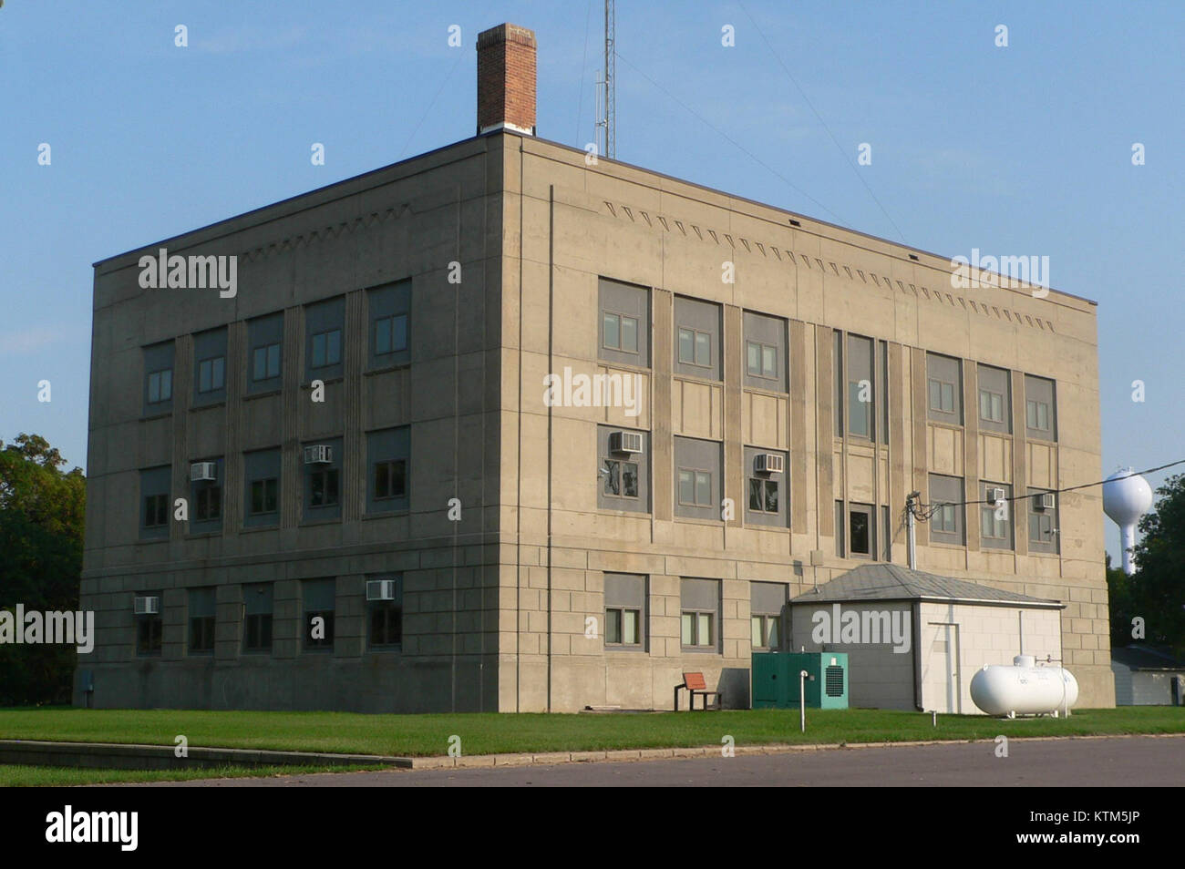 The image shows the courthouse in Aurora, South Dakota, from a ...