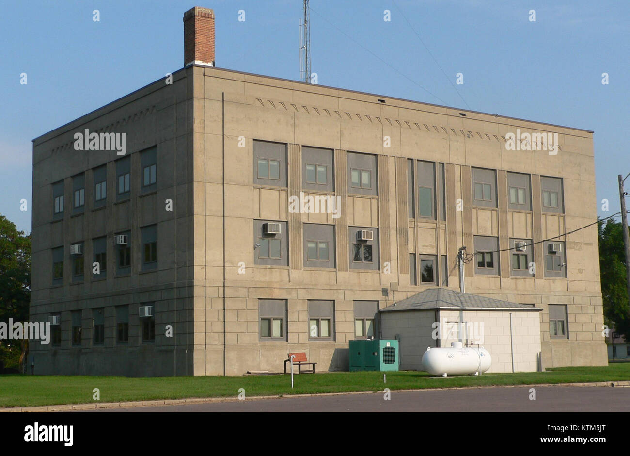 This image shows the Aurora County Courthouse in South Dakota, viewed ...