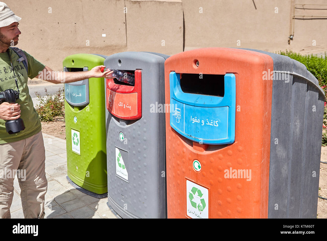Sorting used plastic containers hi-res stock photography and images - Alamy
