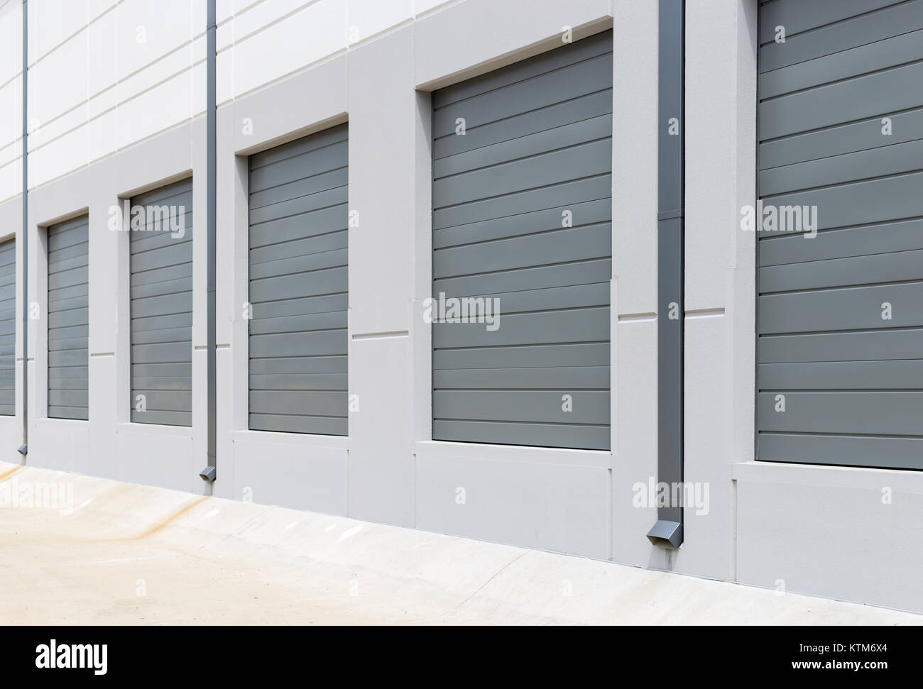 Warehouse sliding door hi-res stock photography and images - Alamy