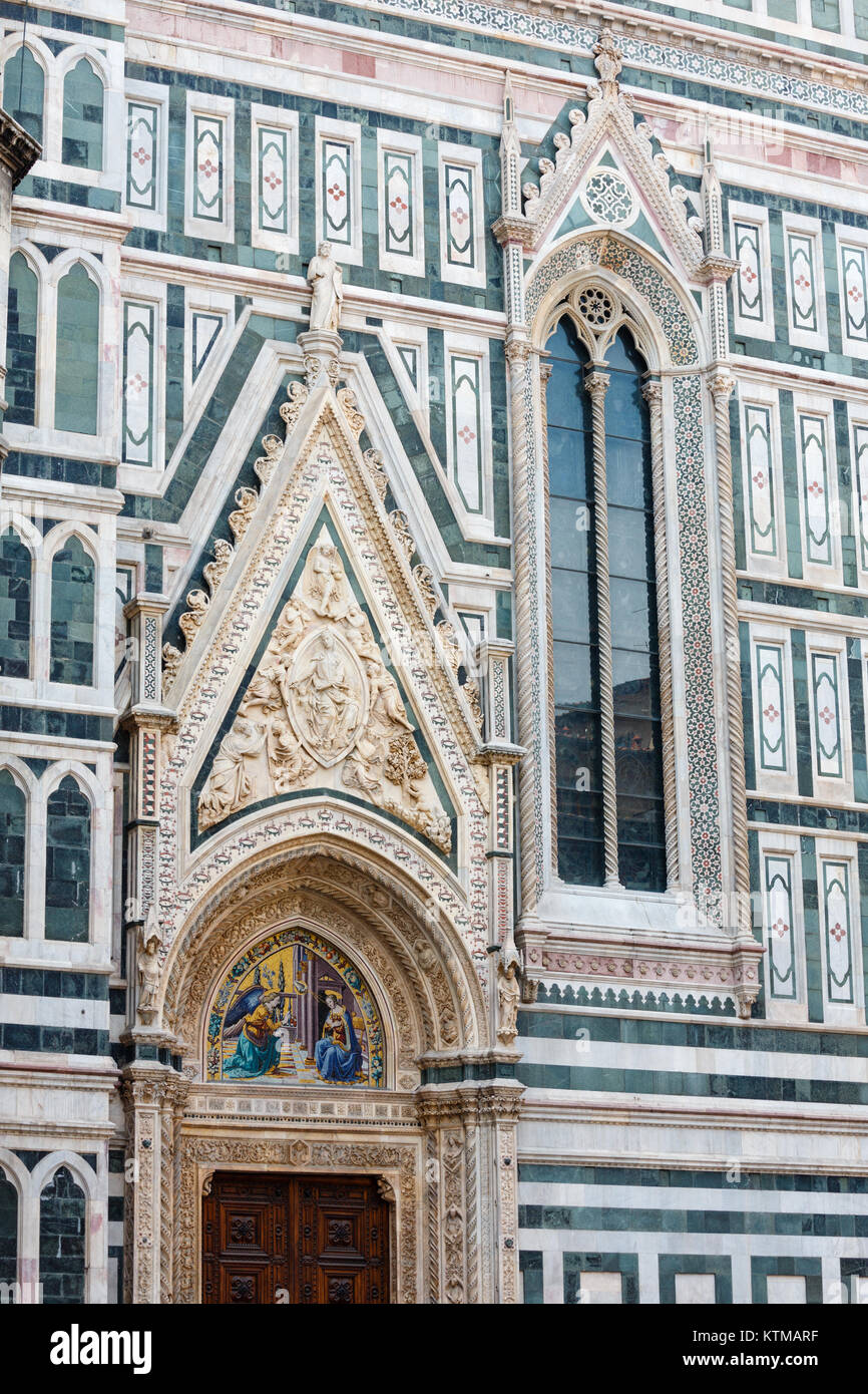 Cathedral of Santa Maria del Fiore (Duomo di Firenze) facade details ...