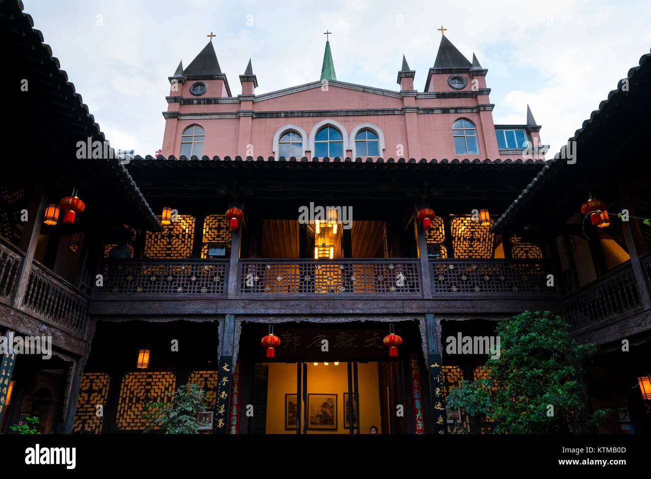 Traditional Chinese House, Dereins Restaurant, Kunming, Yunnan, China ...