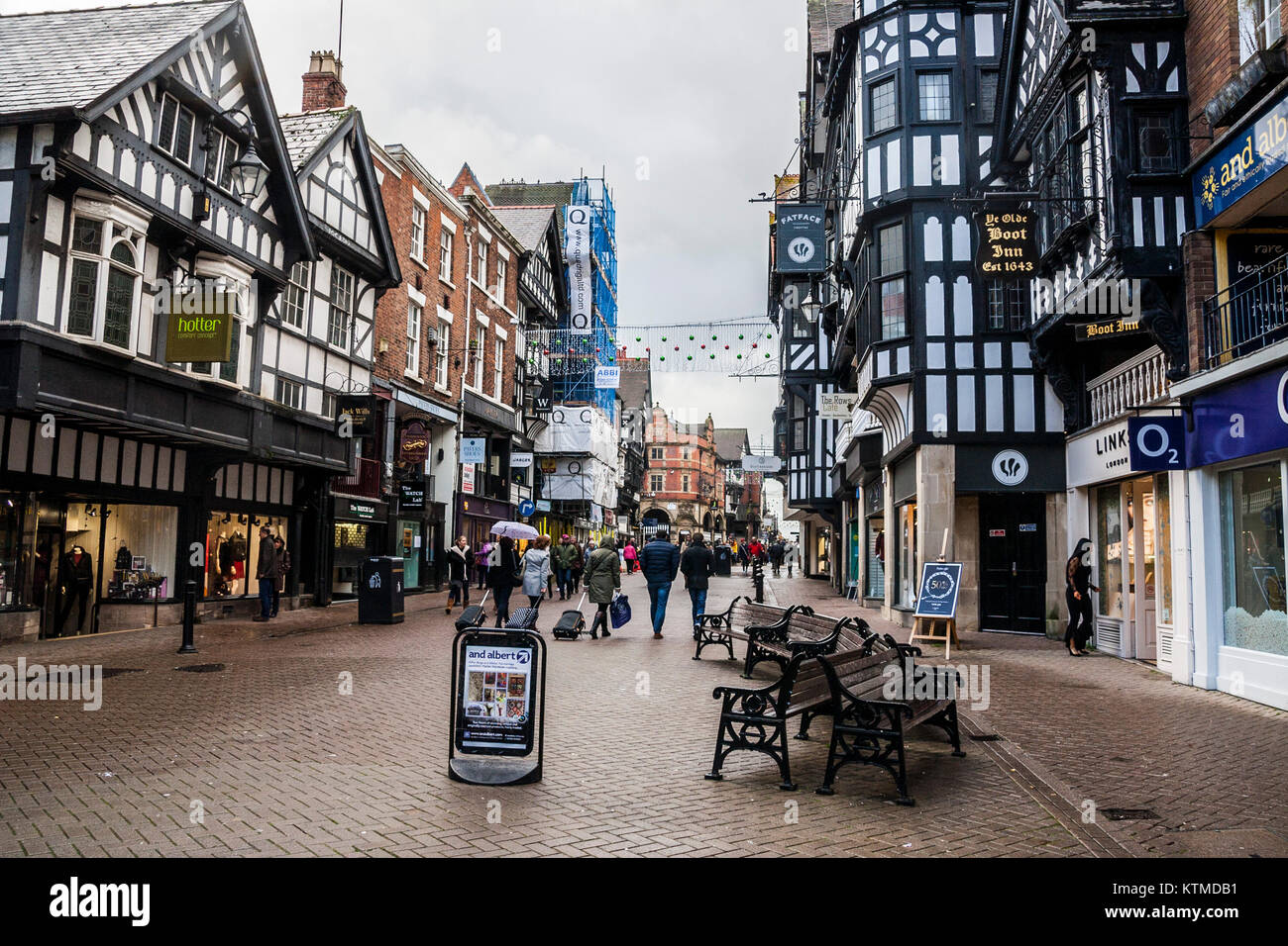 Chester high street hi-res stock photography and images - Alamy