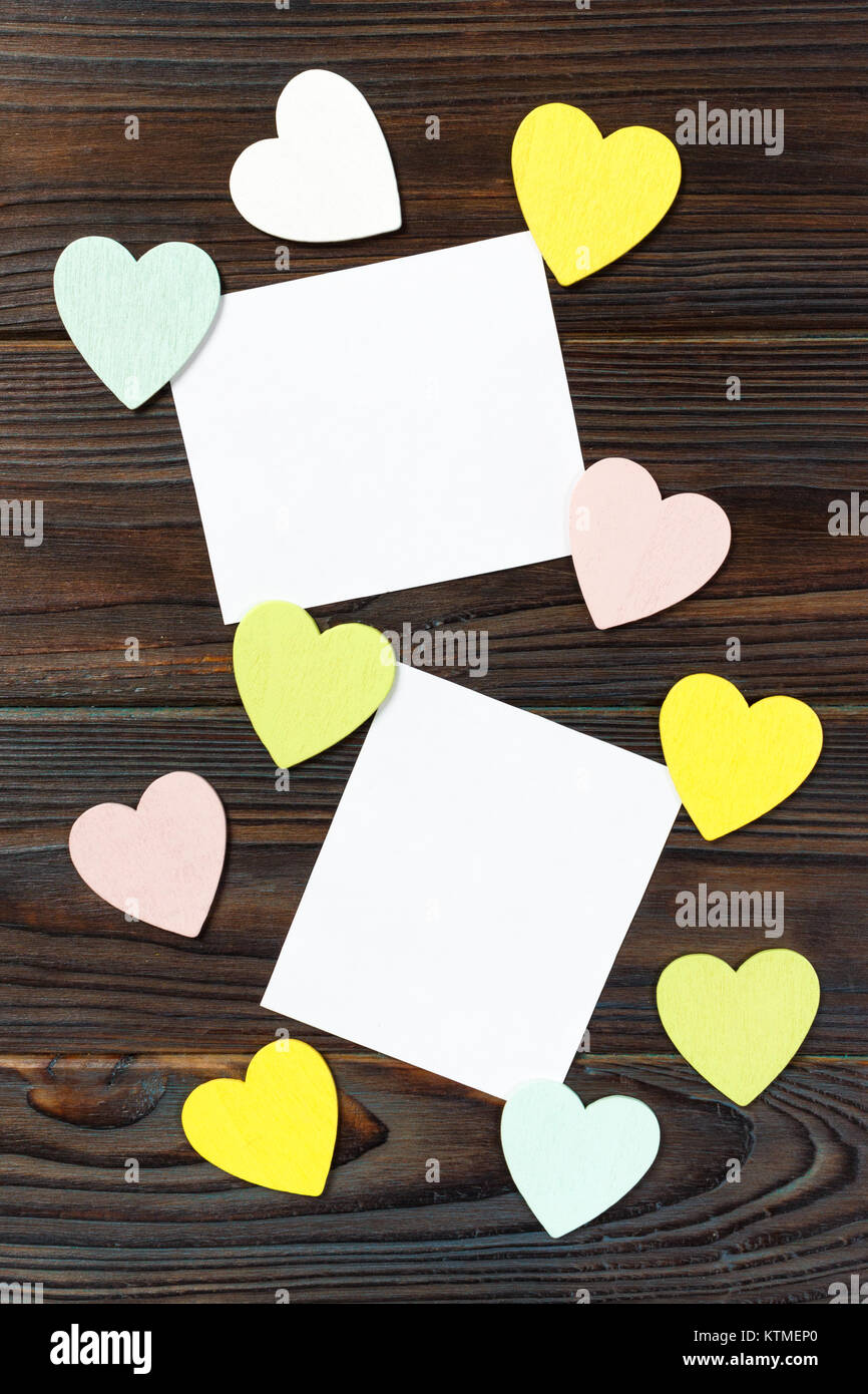 blank paper note with heart shape on grunge wooden background Stock ...