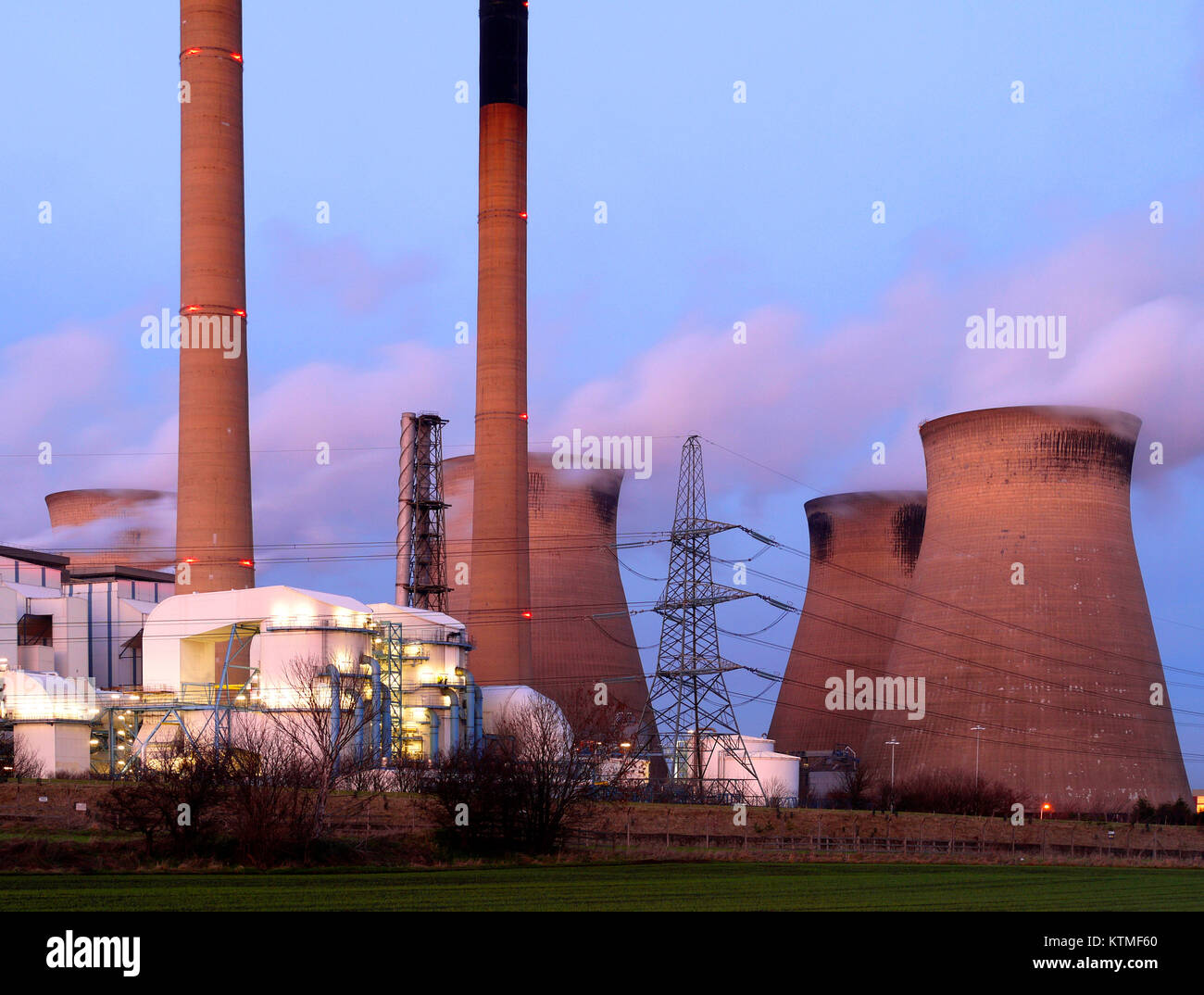 Ferrybridge power station hi-res stock photography and images - Alamy