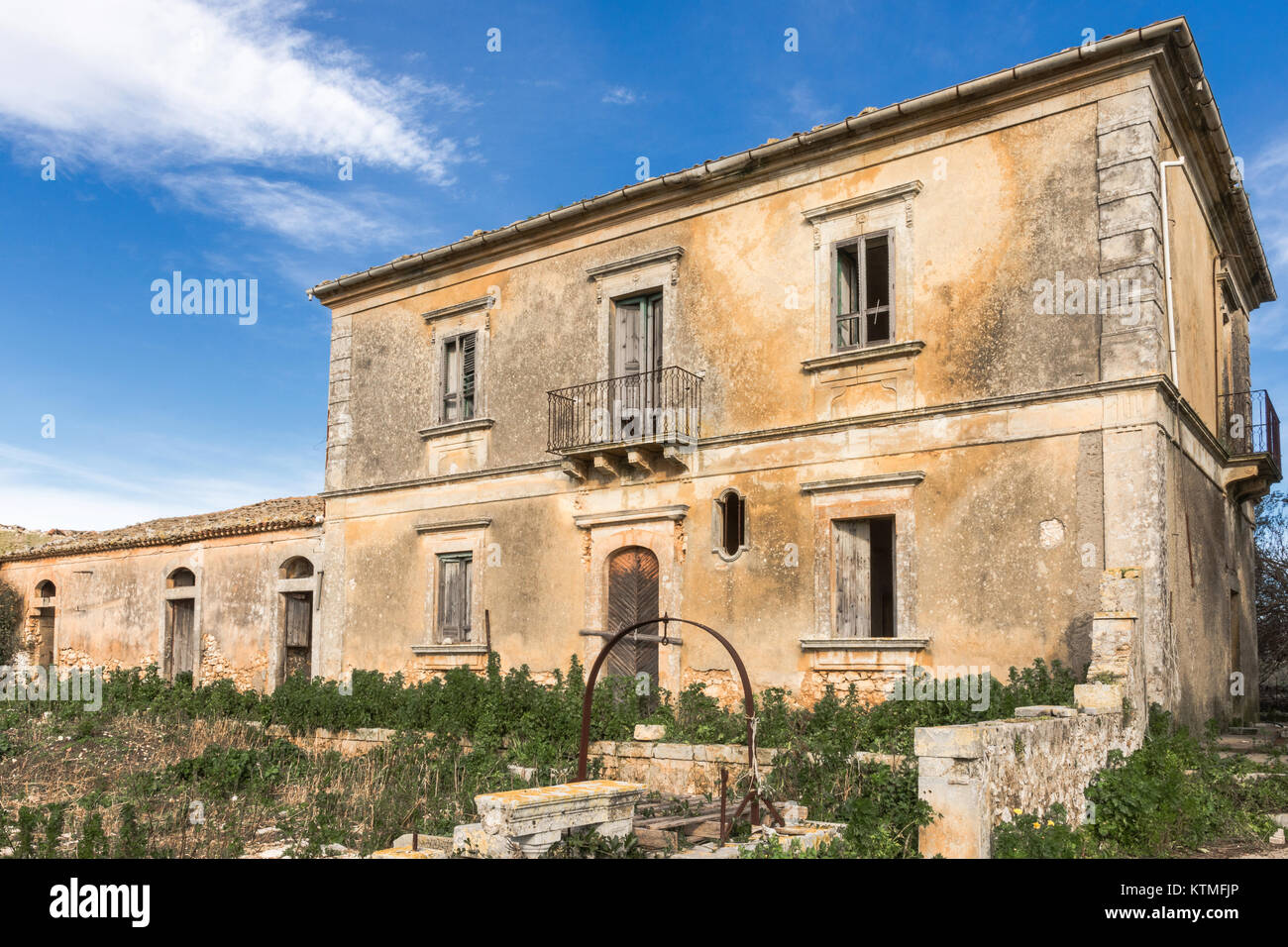 View sicilian countryside in hi-res stock photography and images - Alamy