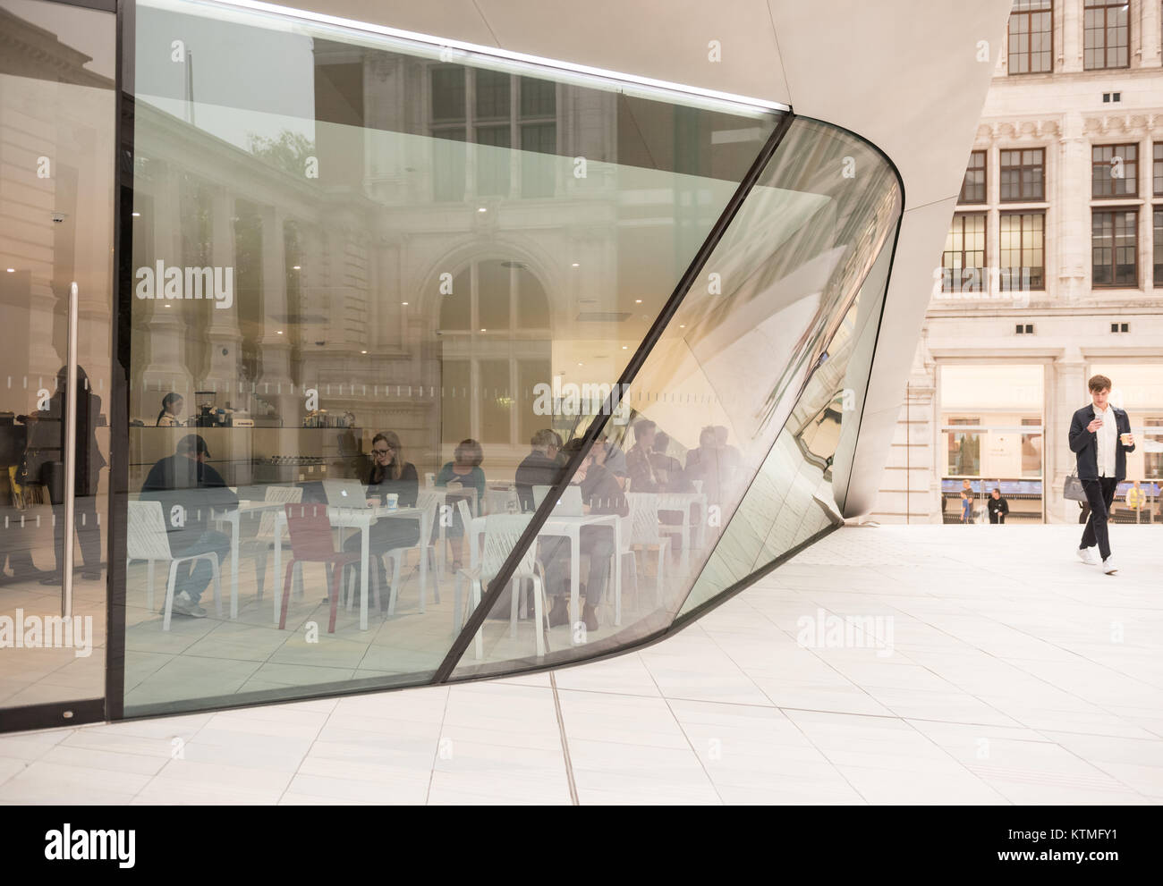 The sackler courtyard hi-res stock photography and images - Alamy