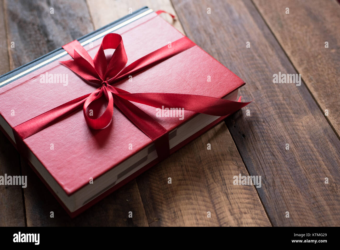 Book gift hi-res stock photography and images - Alamy