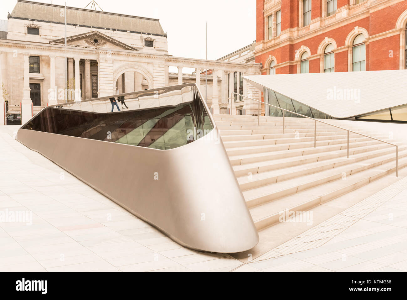 The Sackler Courtyard, V&A Museum, Kensington Stock Photo - Alamy