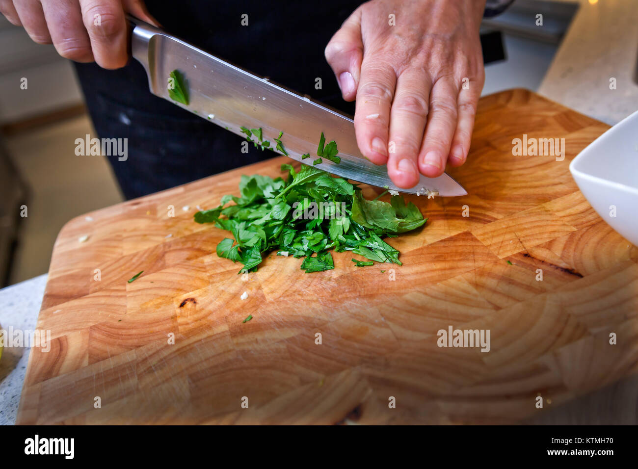 Diced vegetables on chopping board hi-res stock photography and images ...