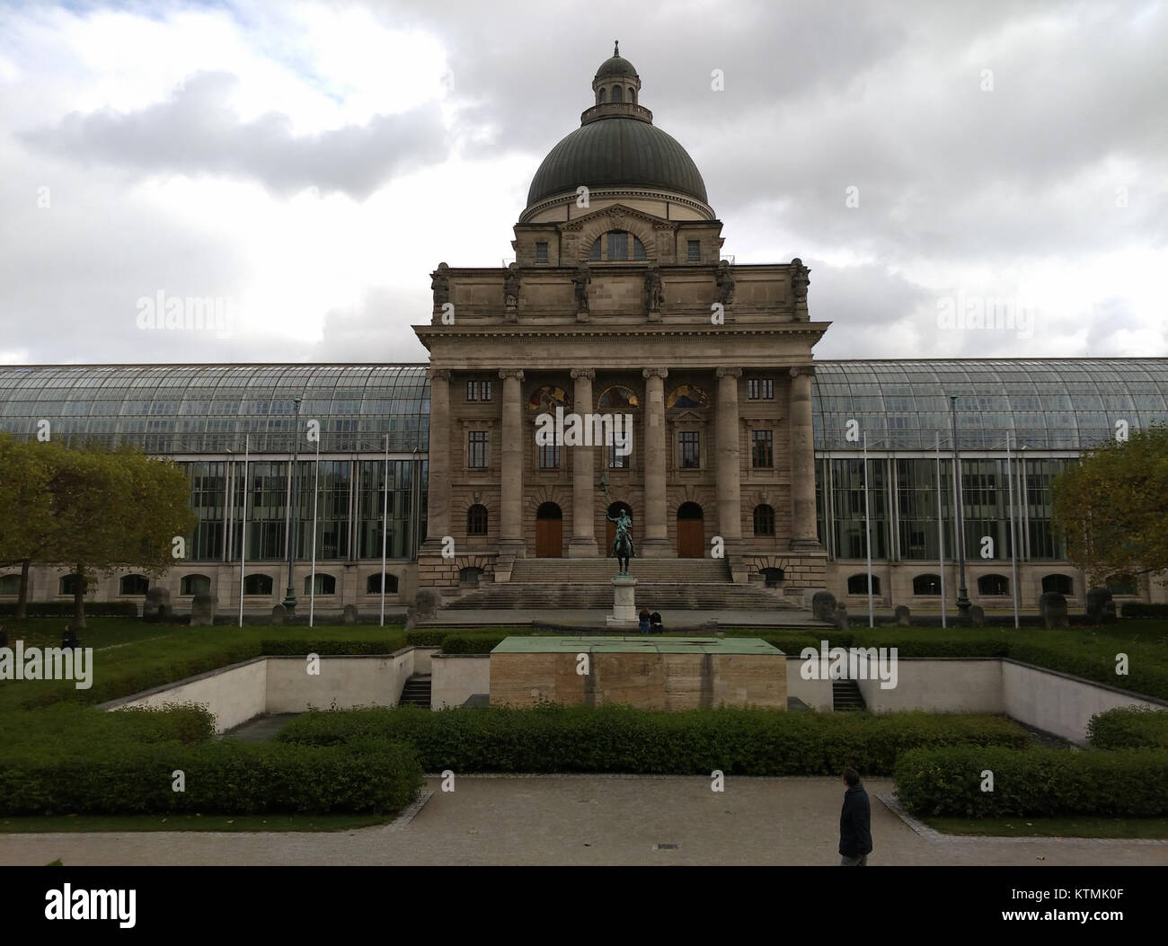 Office of the state government hi-res stock photography and images - Alamy