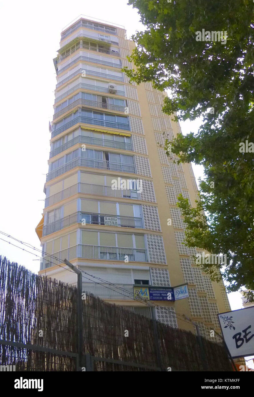 Edificio Torresol 23 is a modern building located in Benidorm, Spain. Known for its distinctive ...