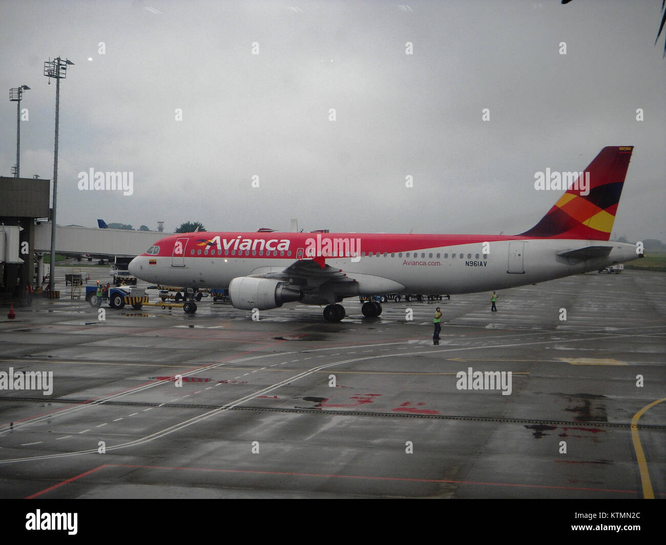 Avianca A320 214 is a modern passenger aircraft operated by Avianca ...