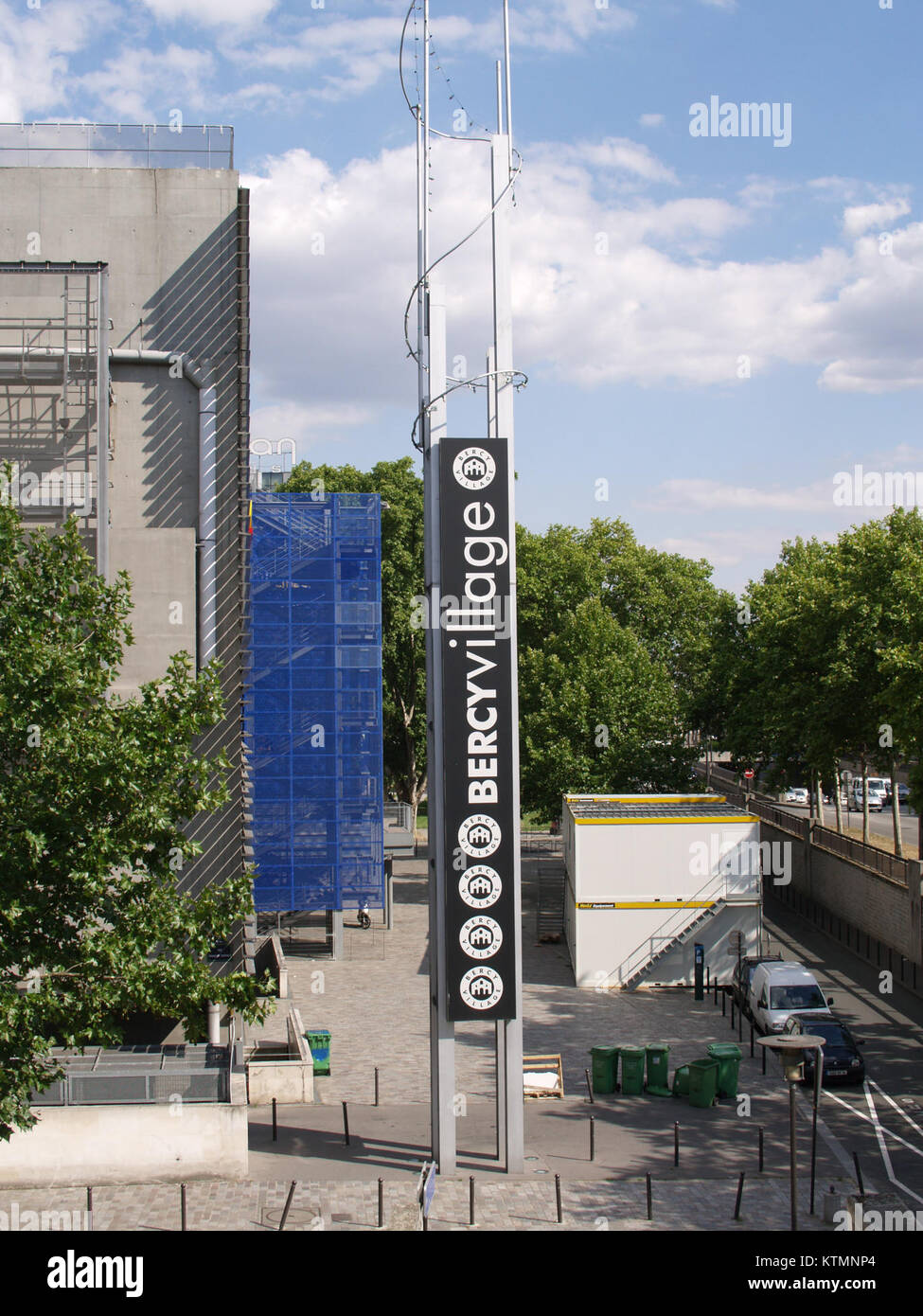 Paris bercy village hi-res stock photography and images - Alamy