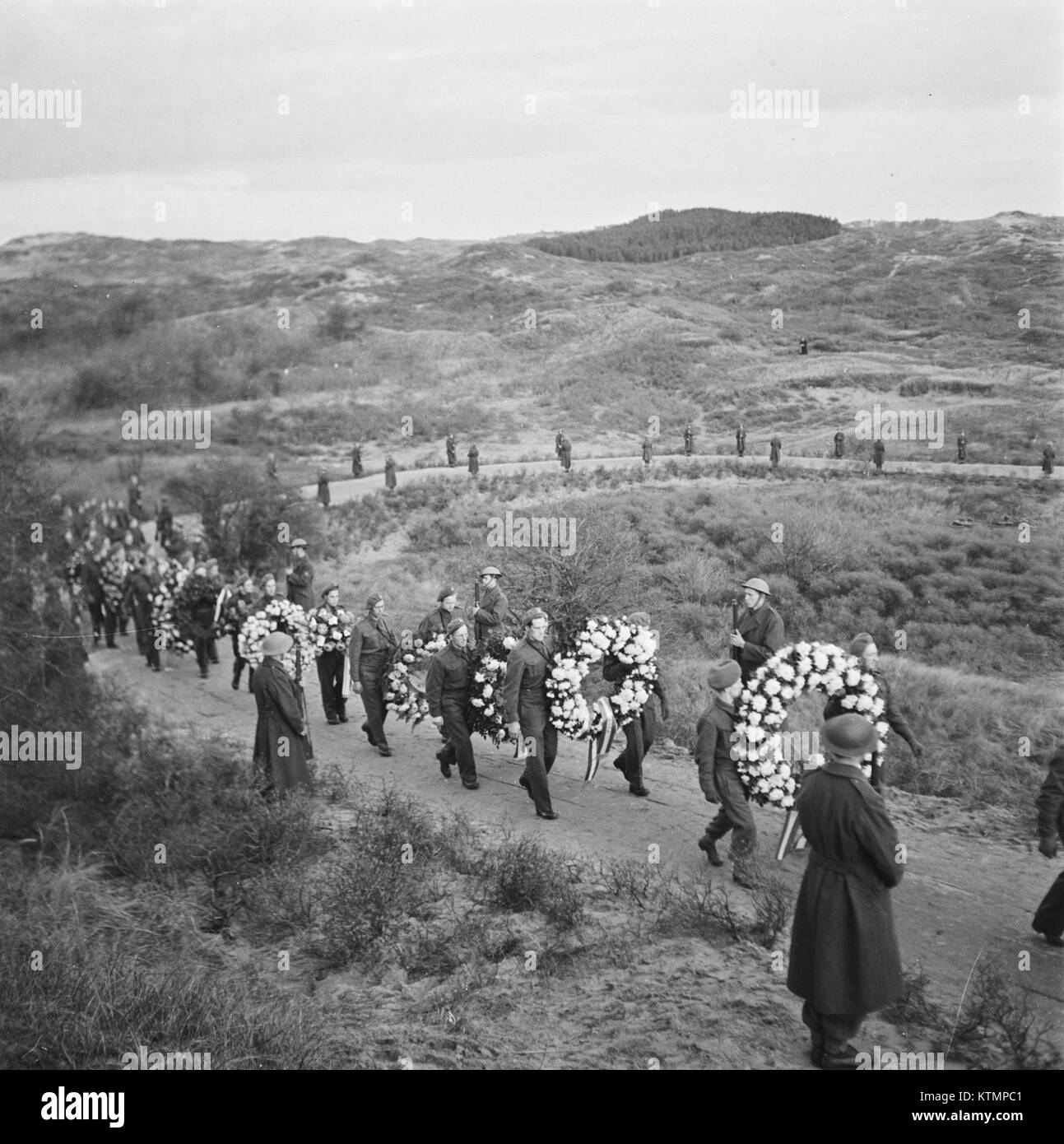 This photograph shows the funeral of illegal fighters in Overveen ...