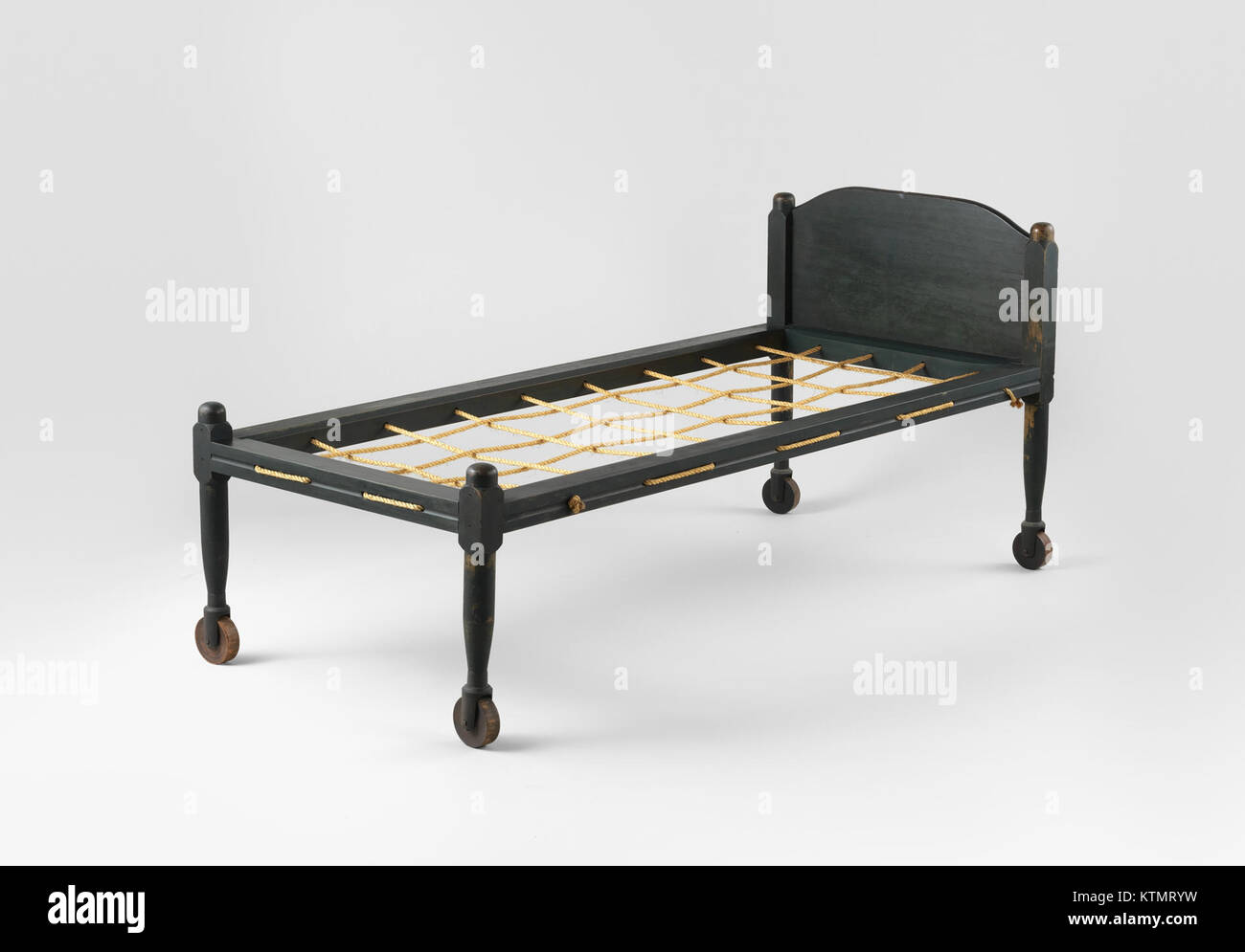 Photograph of a bedstead, accession number MET DP263973, from the ...