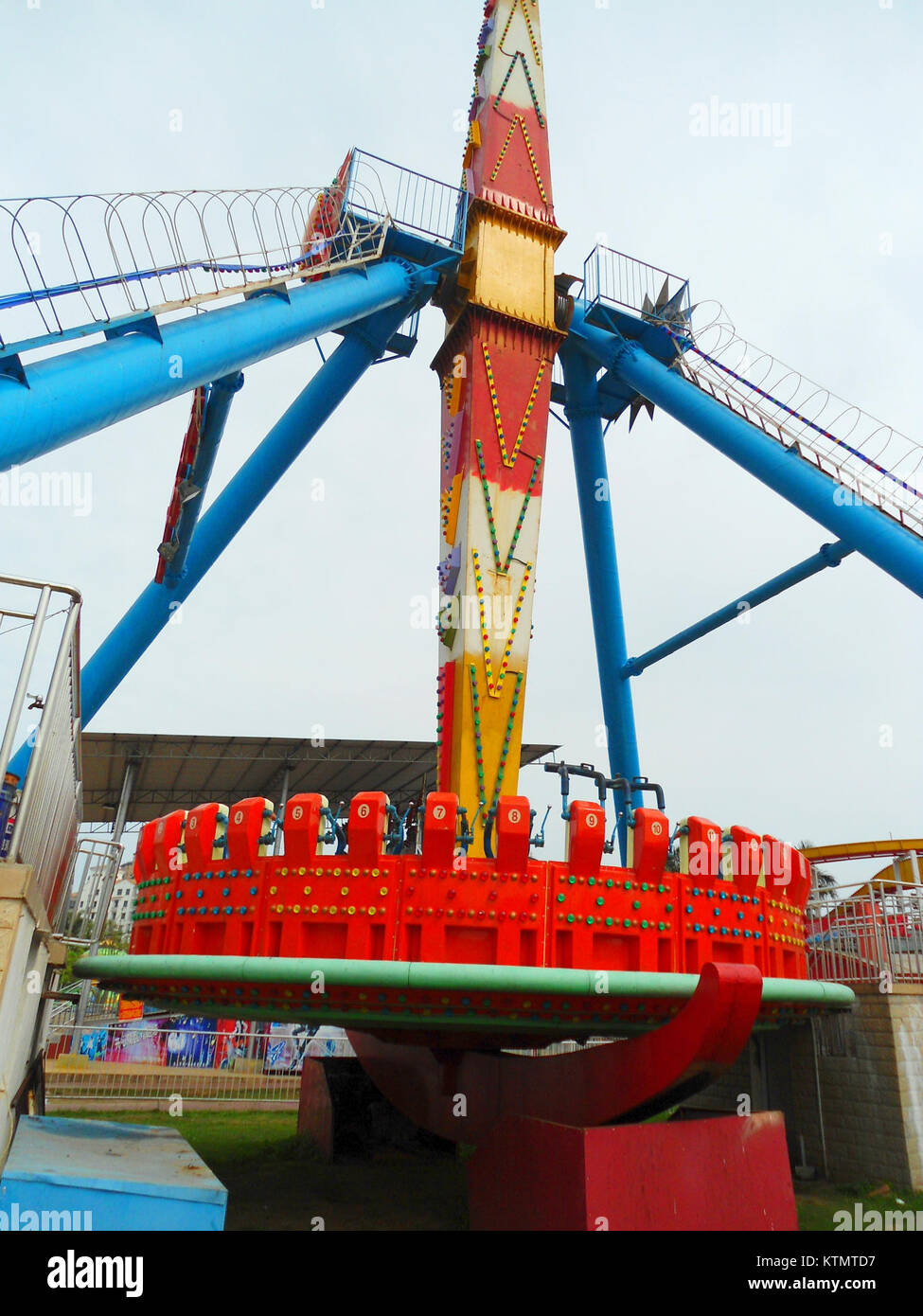 Baishamen Park is an amusement park in China, featuring a frisbee ride ...