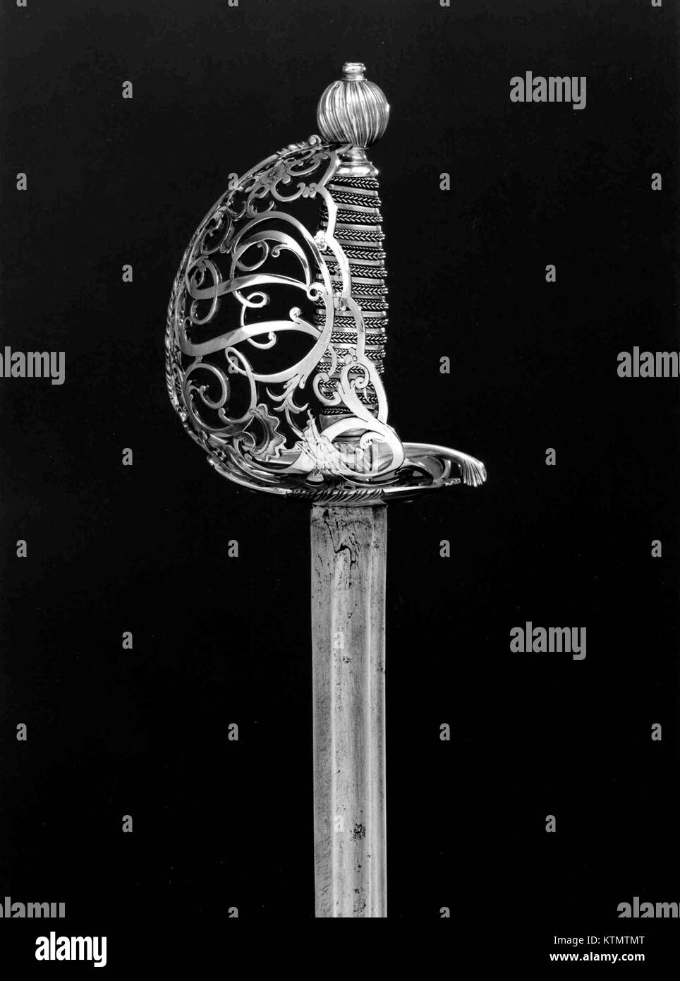 Arms armor metropolitan museum Black and White Stock Photos & Images ...