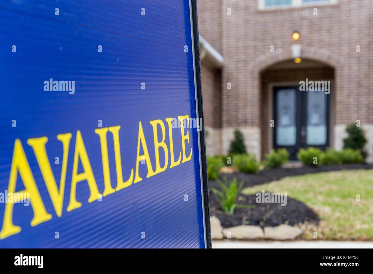 American suburban house for sale hi-res stock photography and images ...