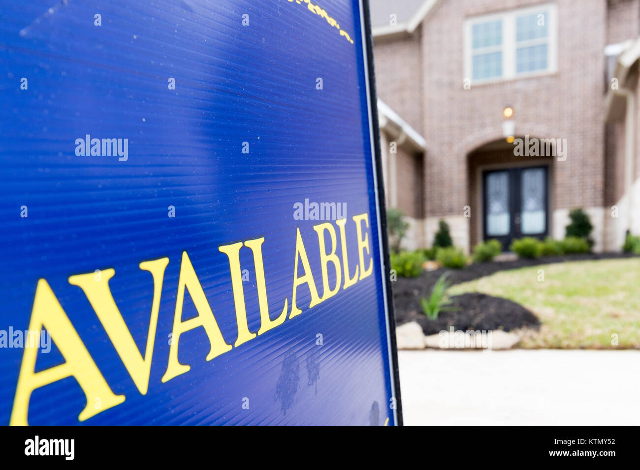 American suburban house for sale hi-res stock photography and images ...