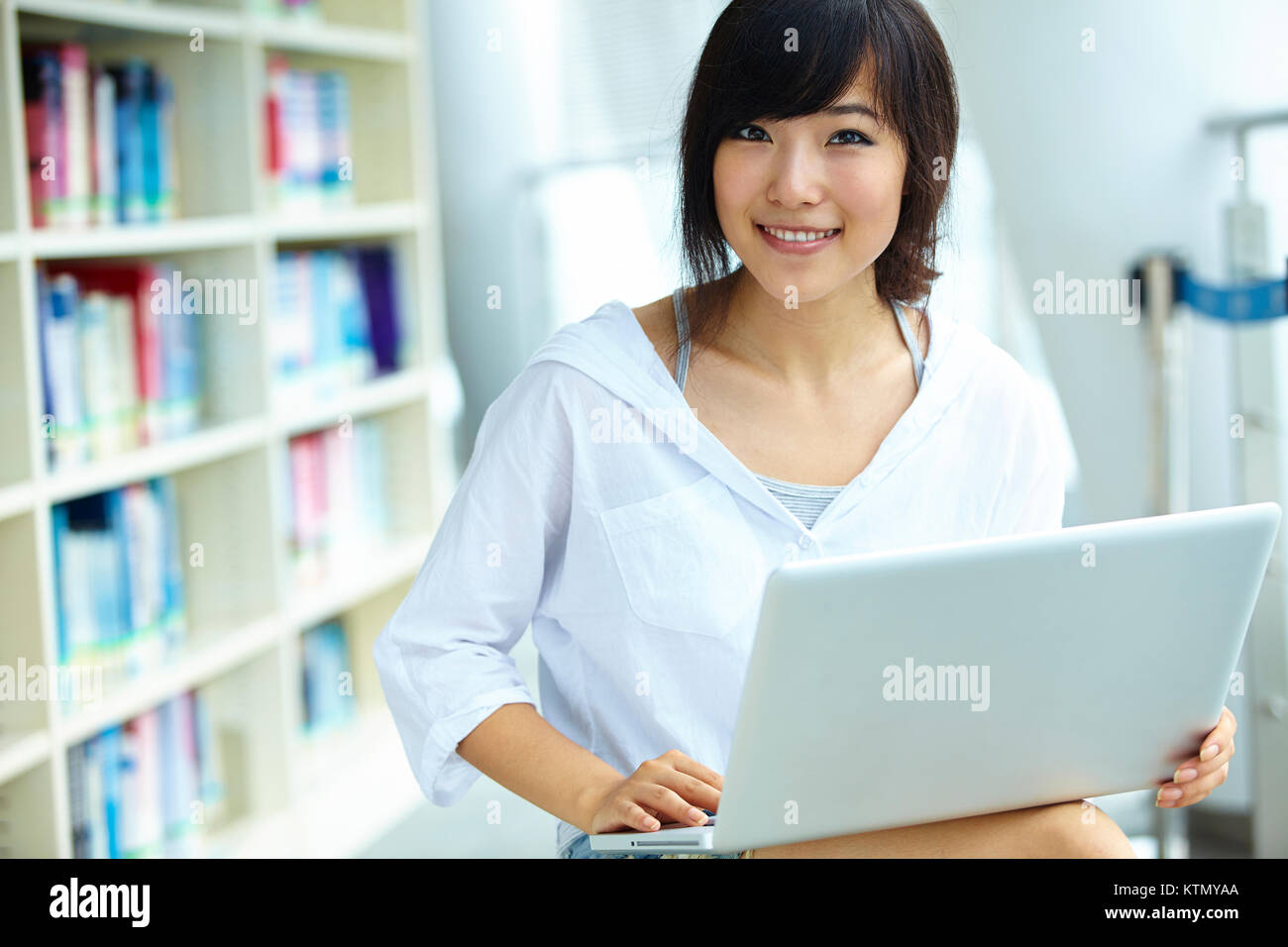 one pretty young Chinese college student in library Stock Photo - Alamy