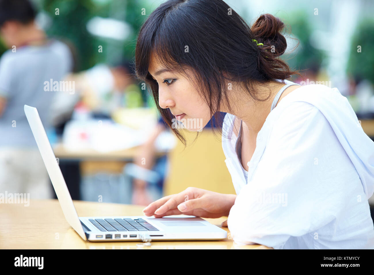 one pretty young Chinese college student in library Stock Photo - Alamy