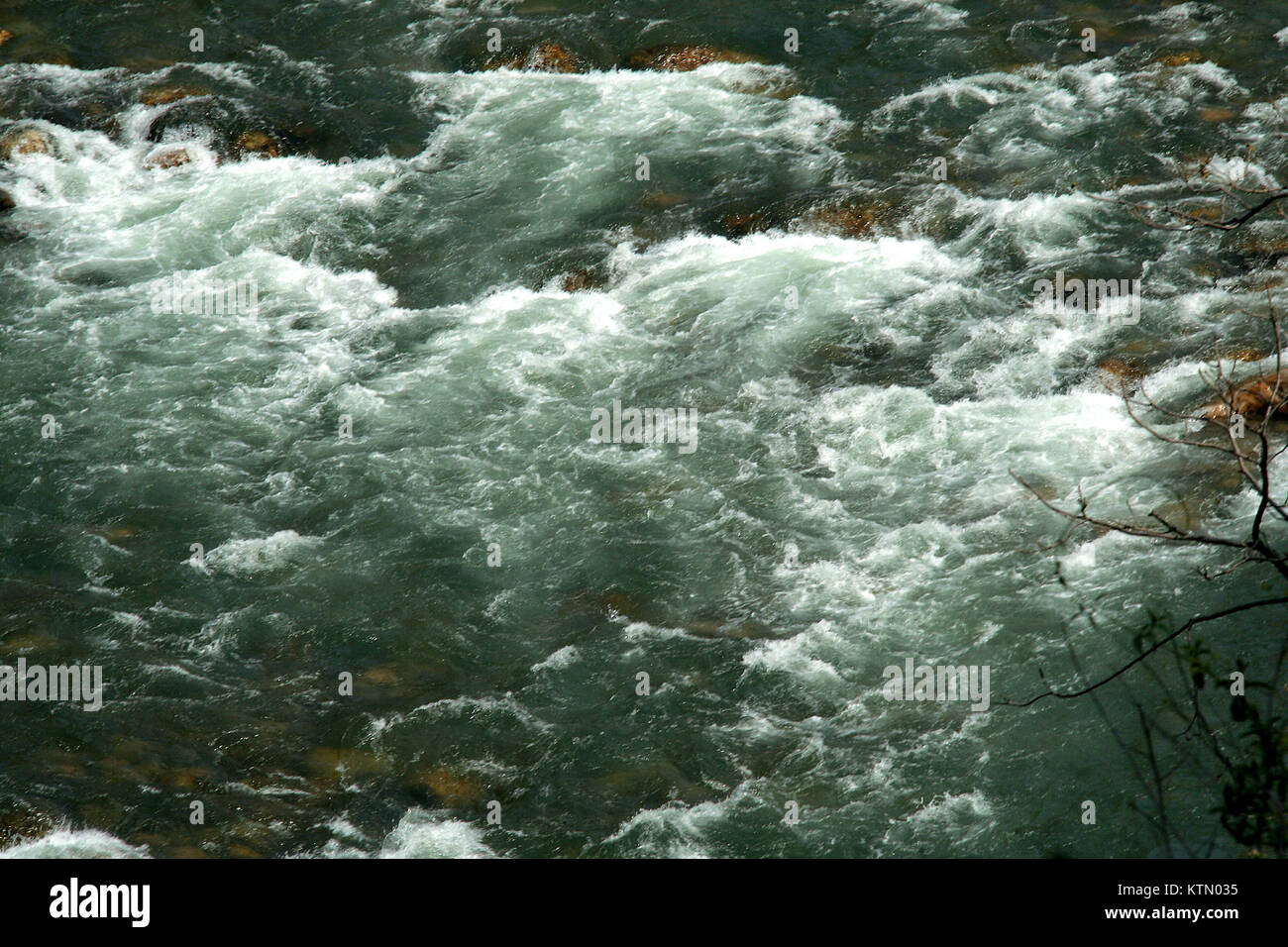 Turbulence in surface of water flowing through rocks Stock Photo - Alamy