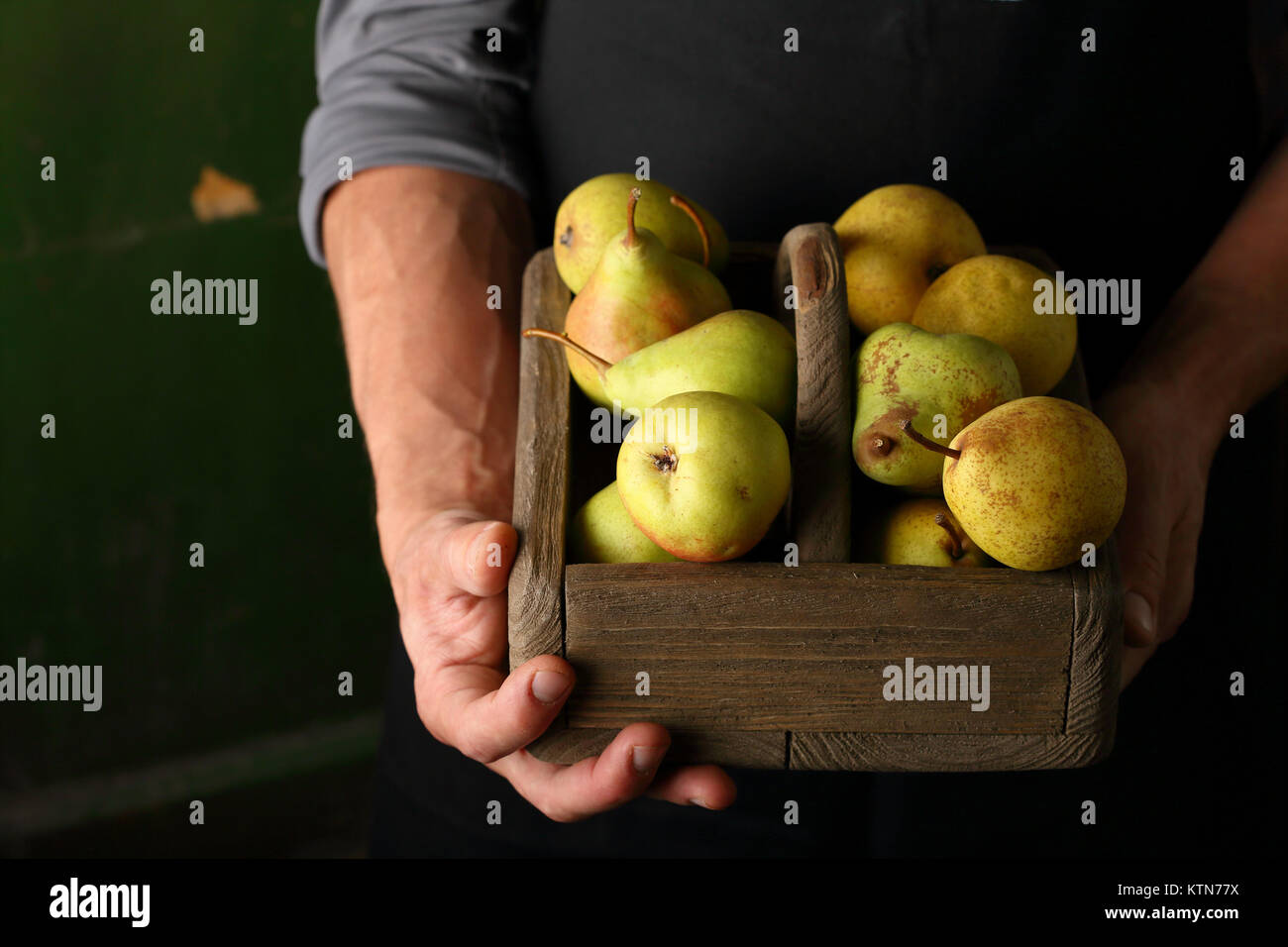 Organic pears in wood crate, food closeup Stock Photo - Alamy