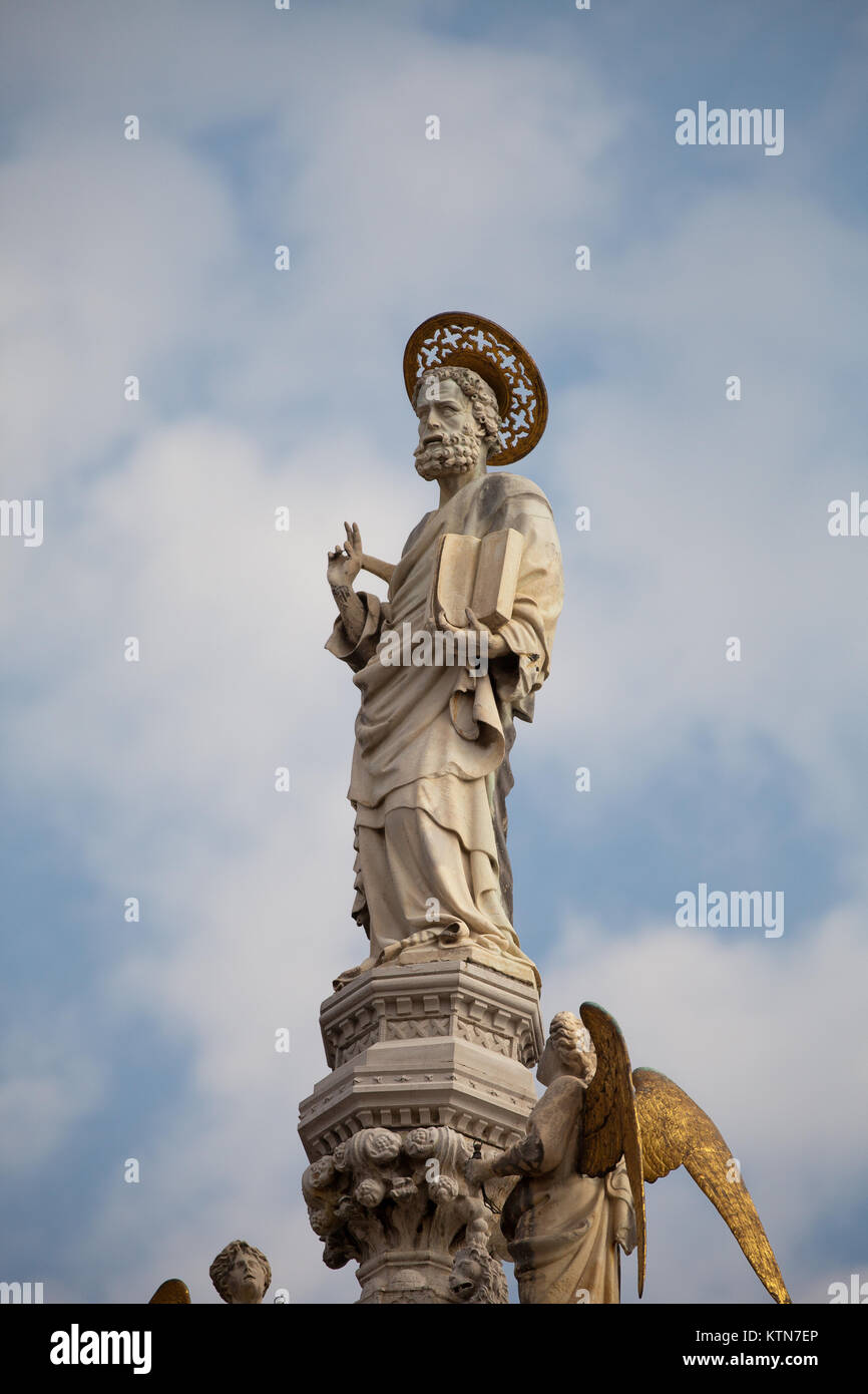 Statues St Mark and Angels crowning the central arch of the Basilica ...